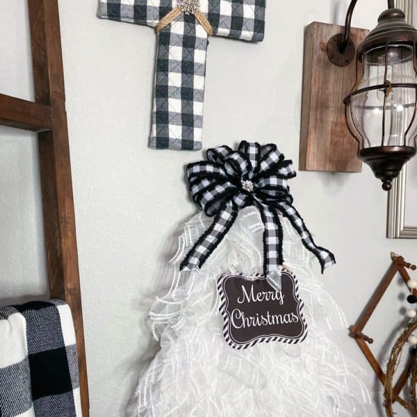 How to Make an Easy Deco Mesh Wreath using a Kit