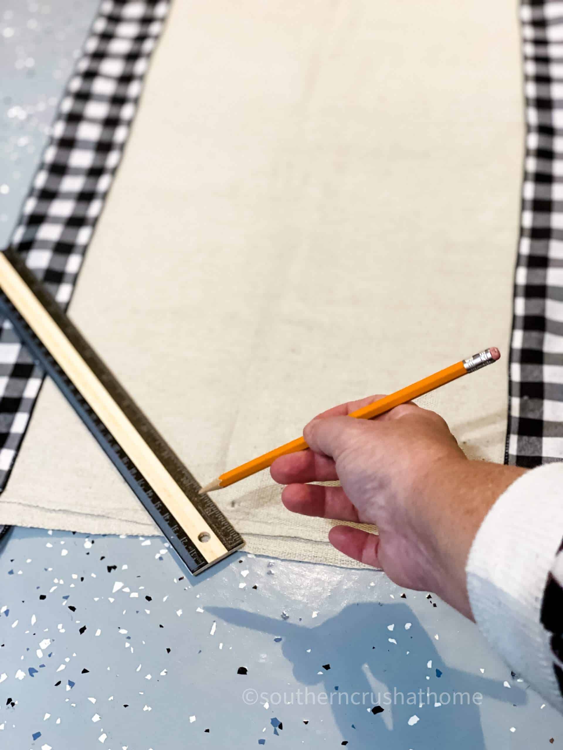 5 Minute No-Sew DIY Table Runner (using a Drop Cloth)