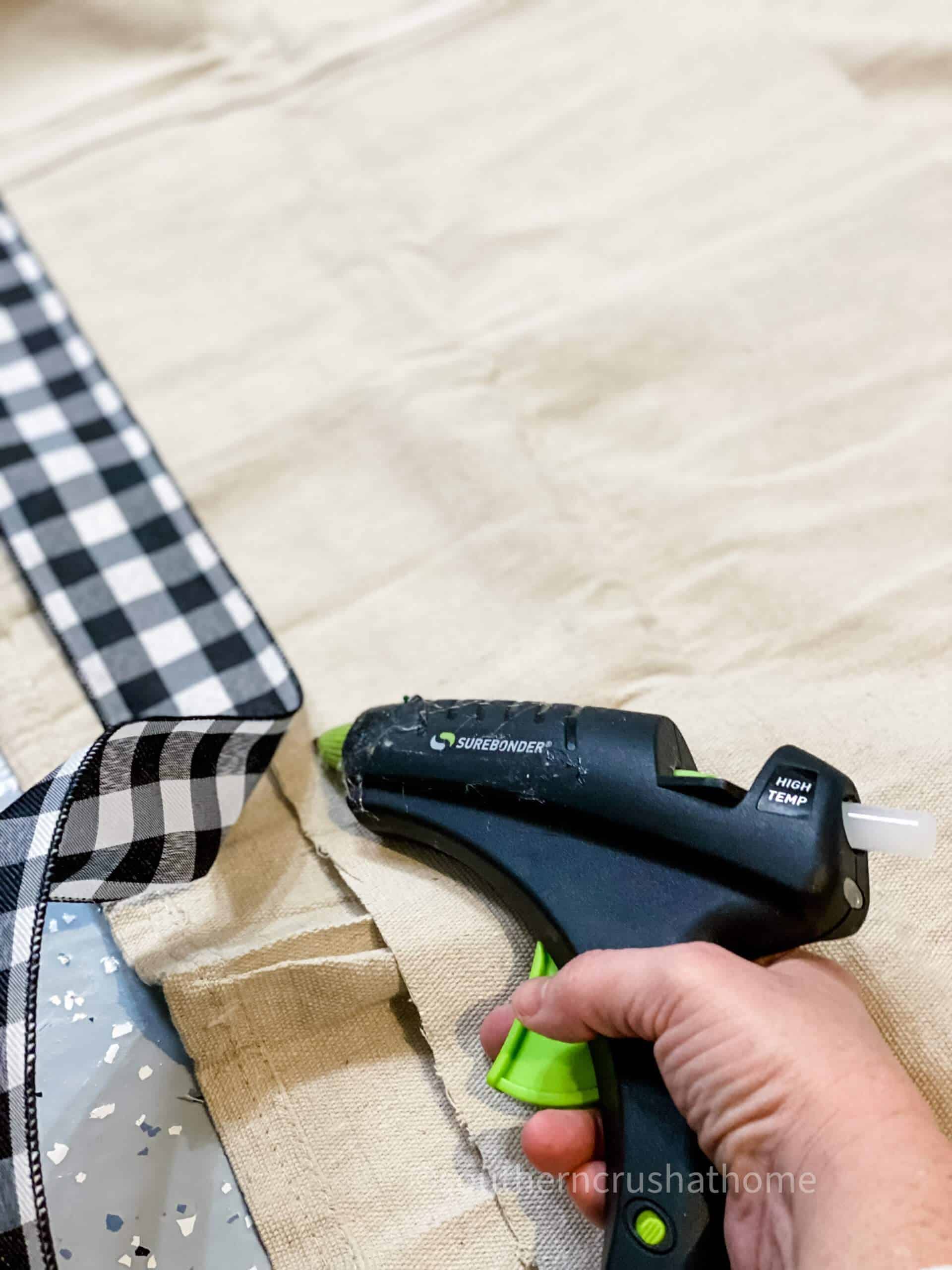 5 Minute No-Sew DIY Table Runner (using a Drop Cloth)