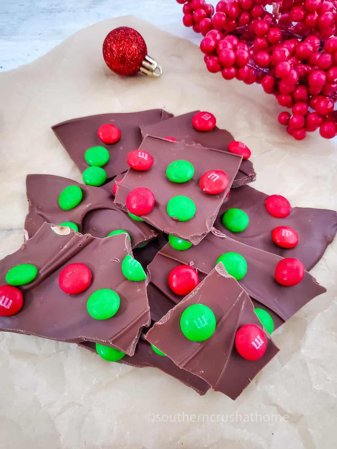 How to Make M&M’s Holiday Chocolate Bark - Southern Crush at Home