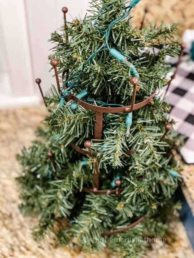 How to Make a Vintage Santa Mug Christmas Tree - Southern Crush at Home