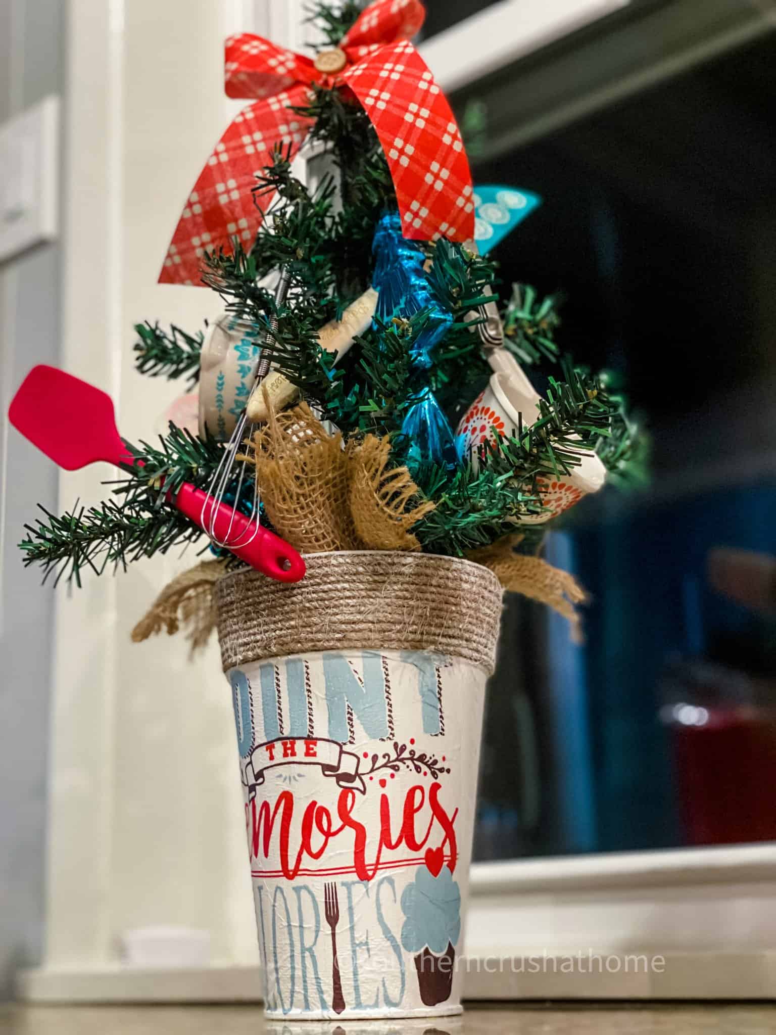 How to Make a Kitchen Christmas Tree (with Dollar Tree supplies ...