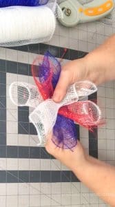 How to Make an Easy Bow (using Mesh Ribbon) - Southern Crush at Home