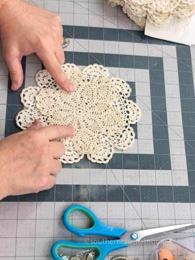 How to Make an Easy Bow Using a Doily +5 Doily Craft Ideas