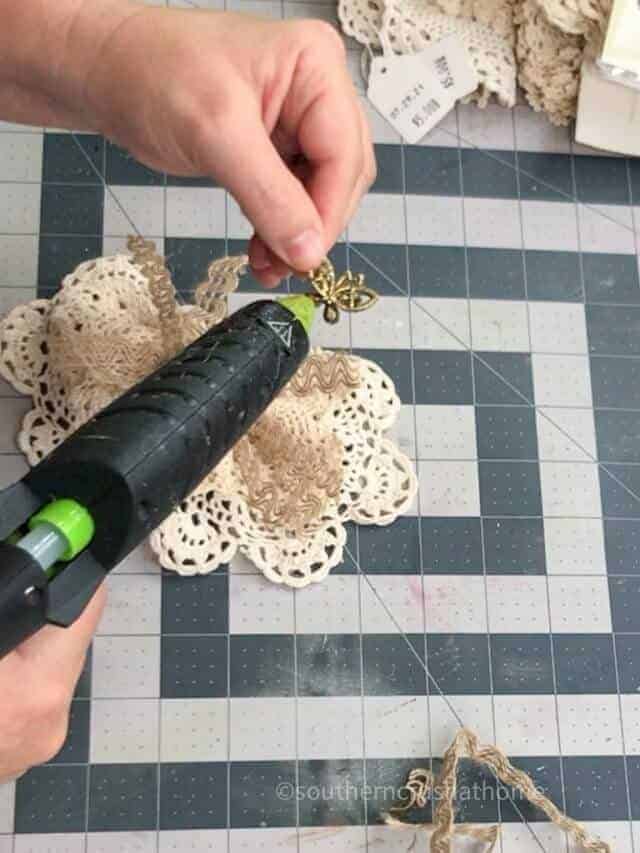 How to Make an Easy Bow Using a Doily +5 Doily Craft Ideas