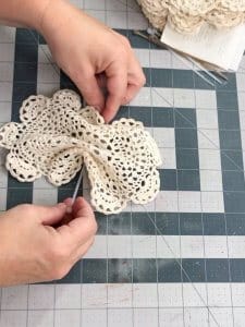 How to Make an Easy Bow Using a Doily +5 Doily Craft Ideas