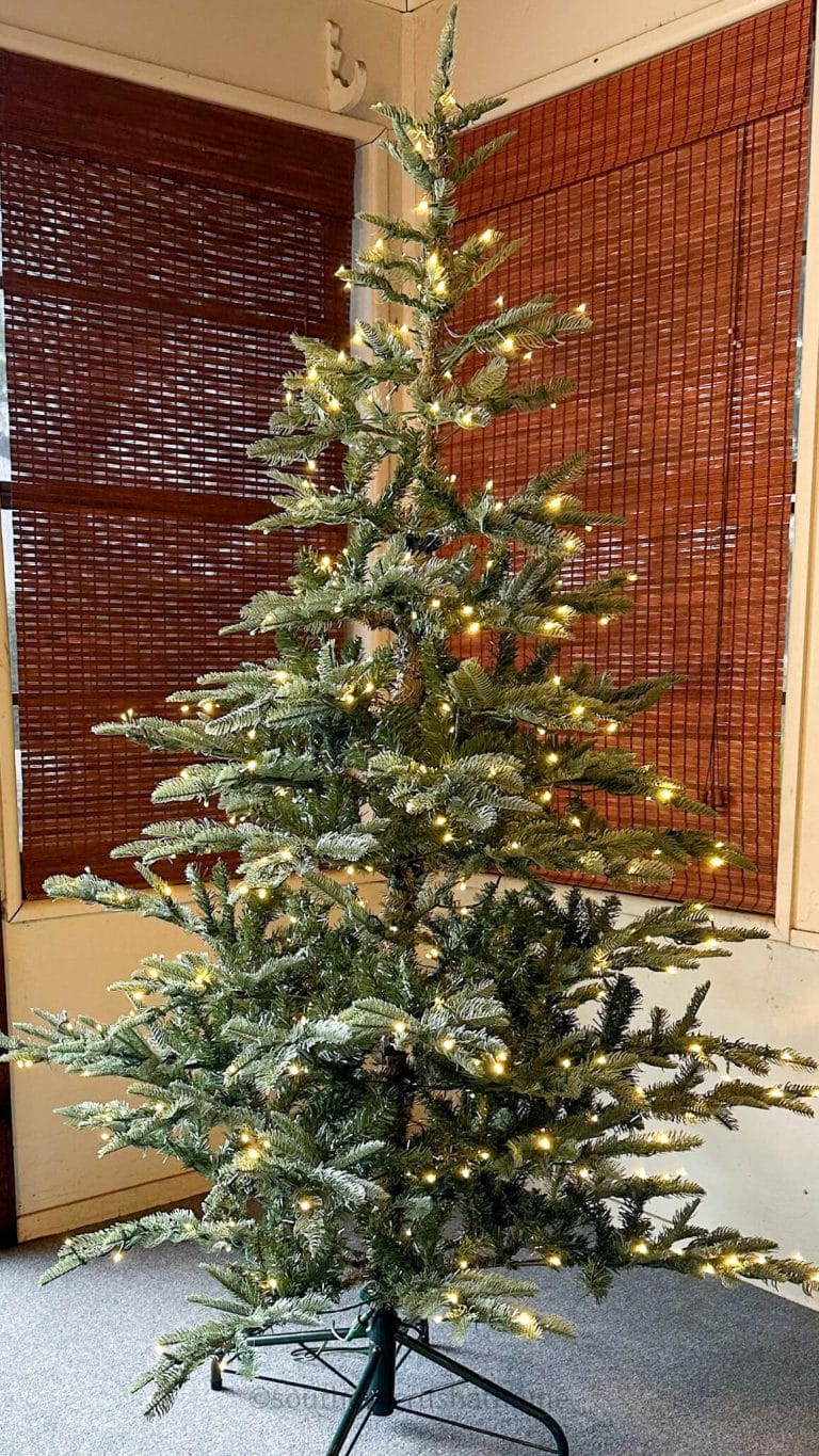 How to Decorate a Rustic Farmhouse Christmas Tree for the Back Porch