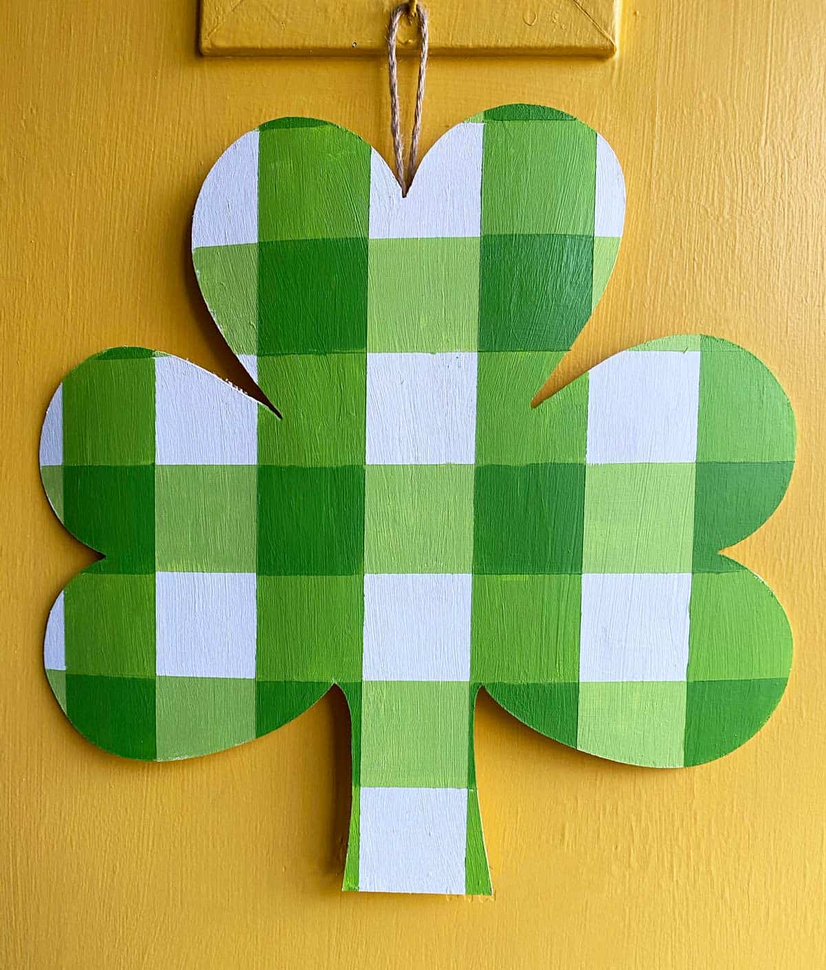 13 of the Cutest St. Patrick’s Day Door Decorating Ideas - Southern ...