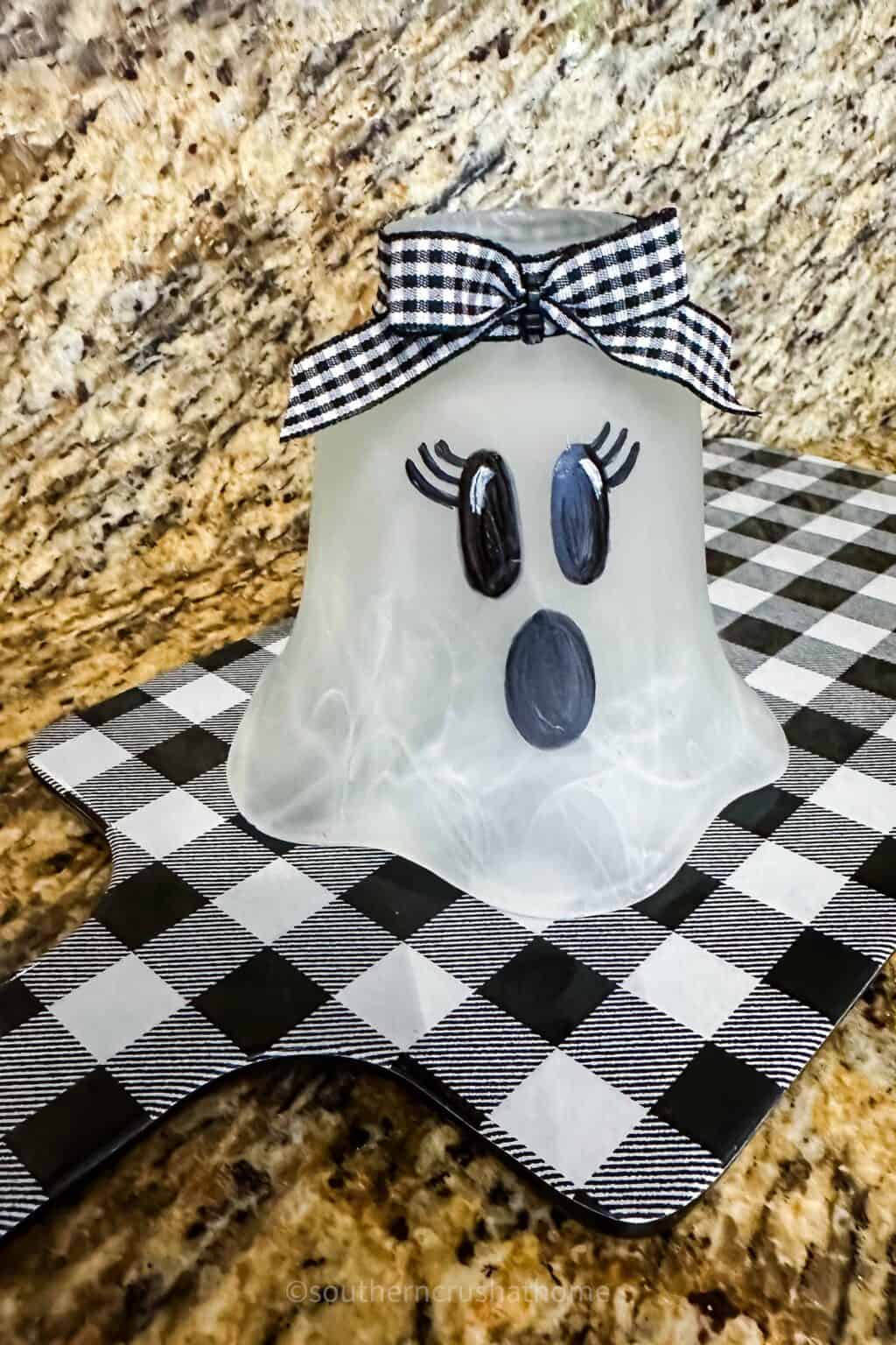 Easy Halloween Ghost Lights Using Pendant Light Shades + 21 Ideas ...