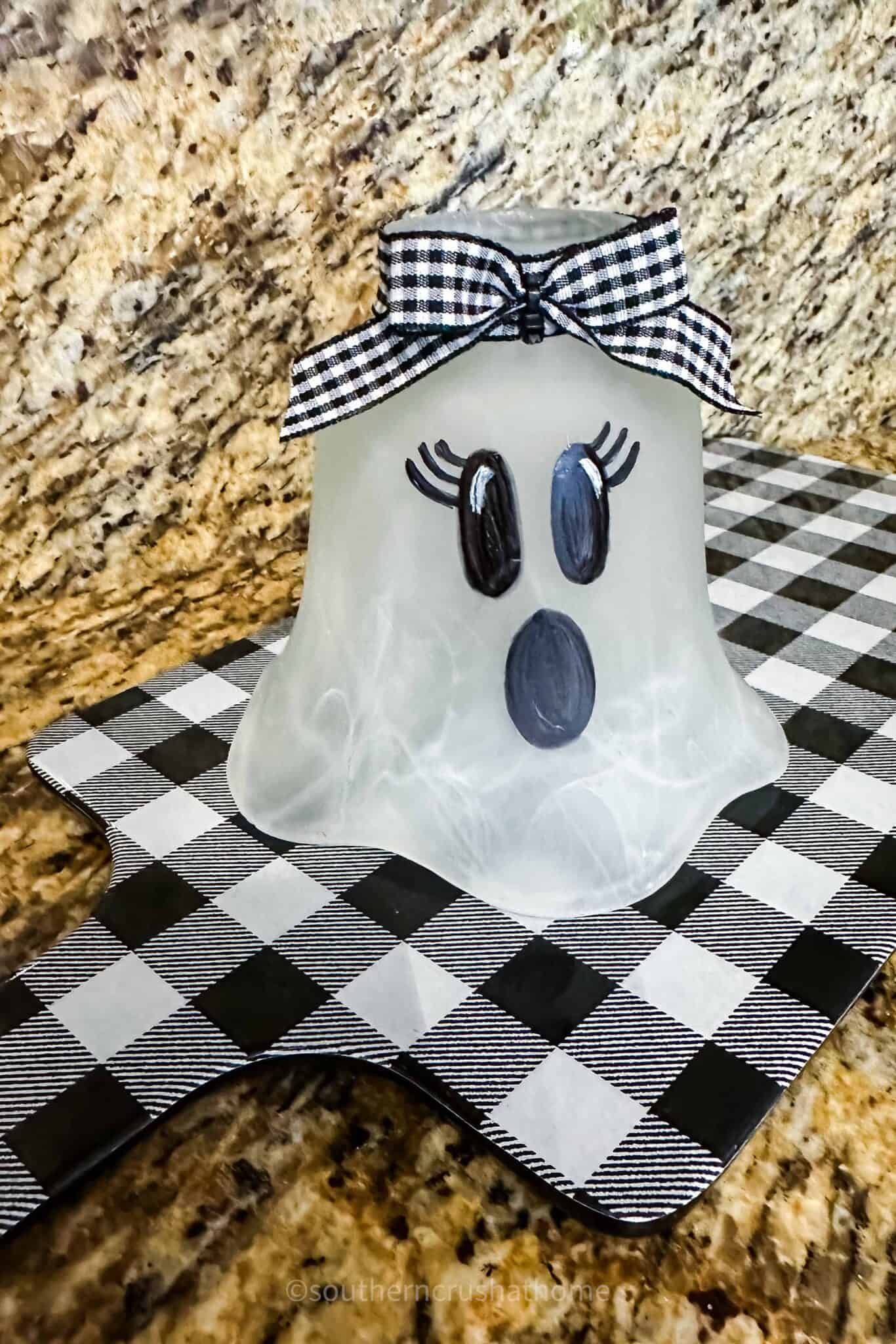 Easy Halloween Ghost Lights Using Pendant Light Shades + 21 Ideas ...