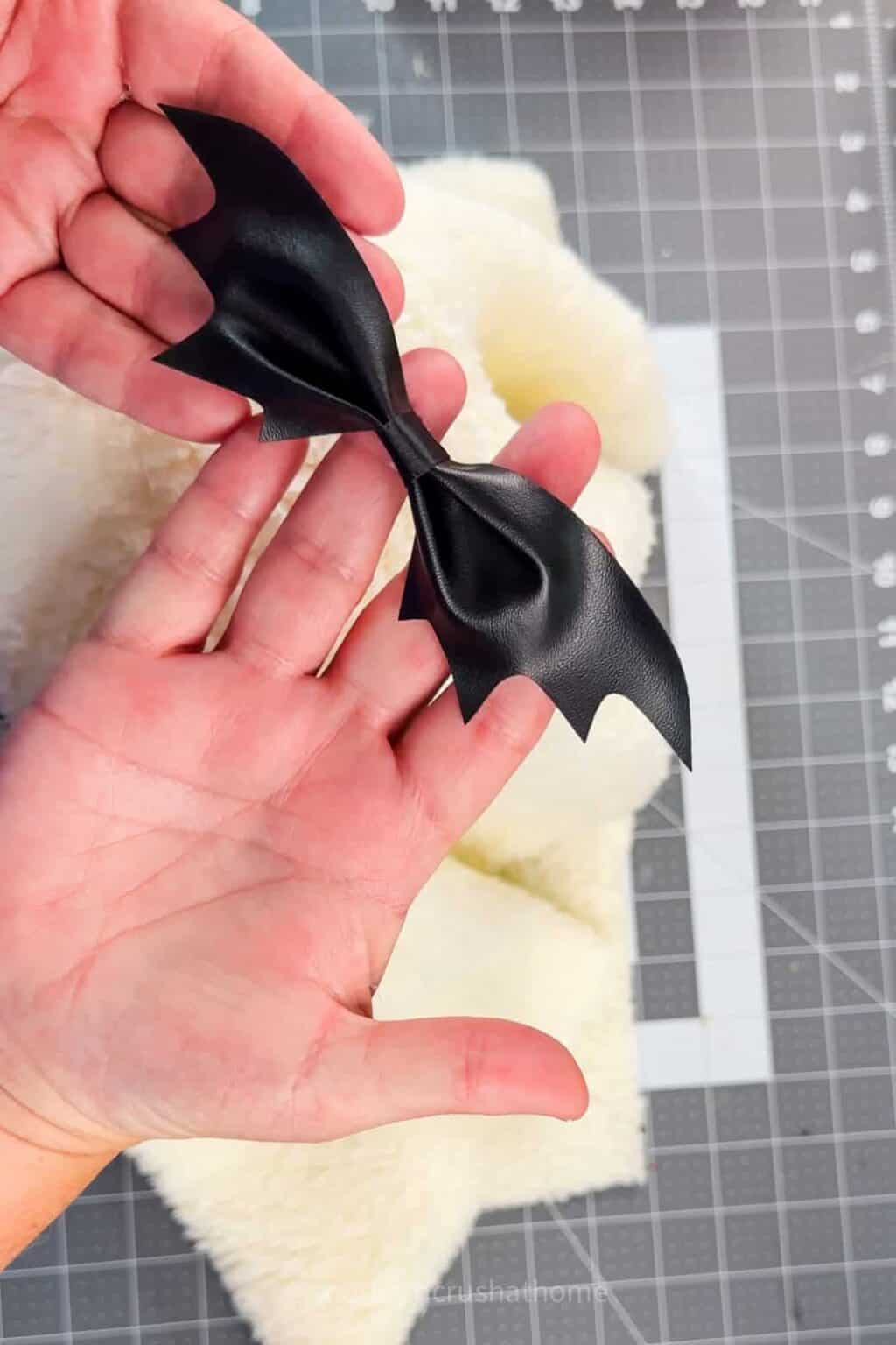 DIY Pottery Barn Gus the Ghost Pillow: A No-Sew Halloween Craft You’ll ...