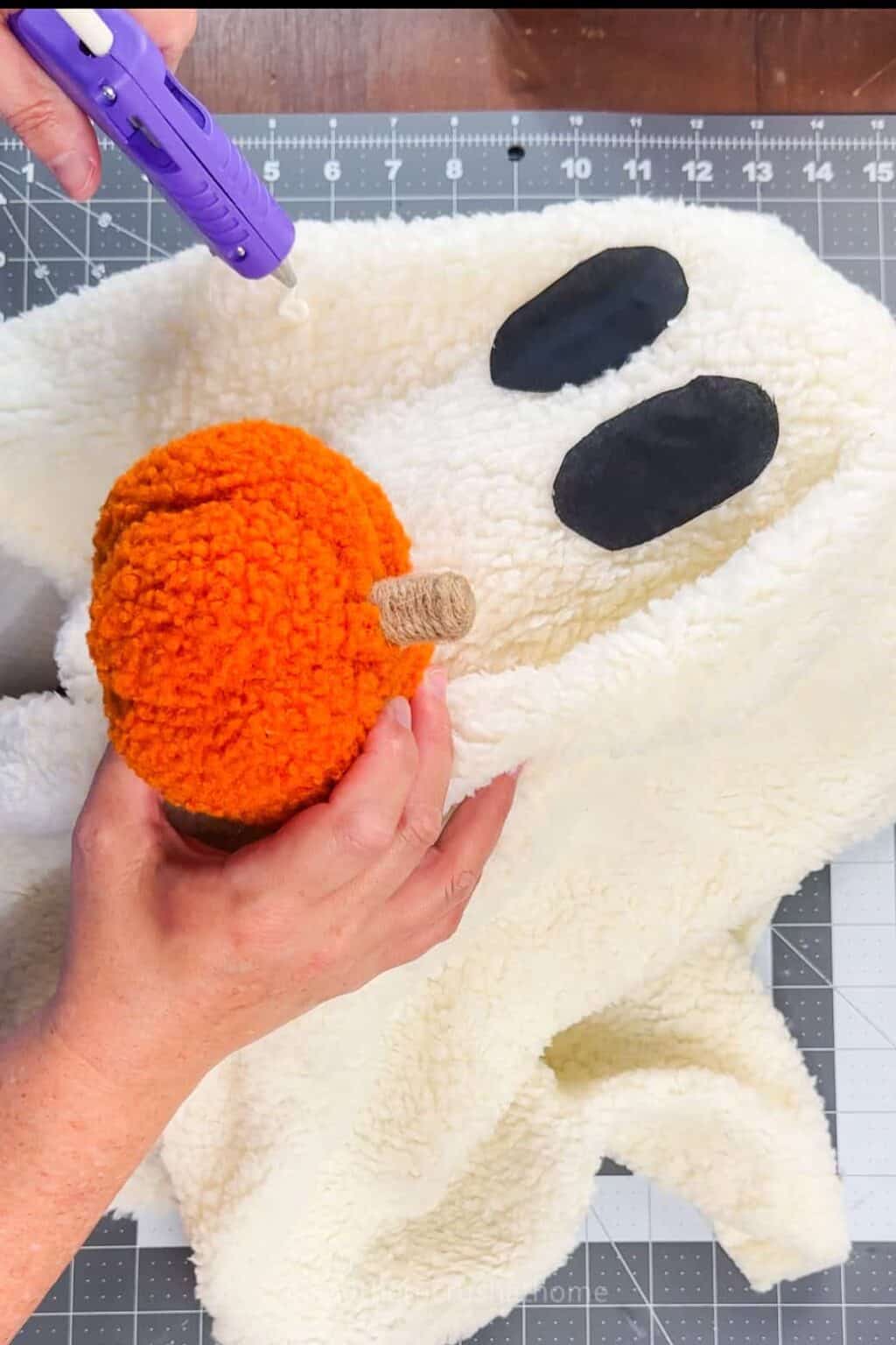 DIY Pottery Barn Gus the Ghost Pillow: A No-Sew Halloween Craft You’ll ...