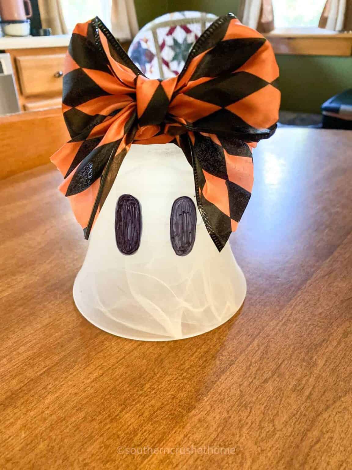 Easy Halloween Ghost Lights Using Pendant Light Shades + 21 Ideas ...