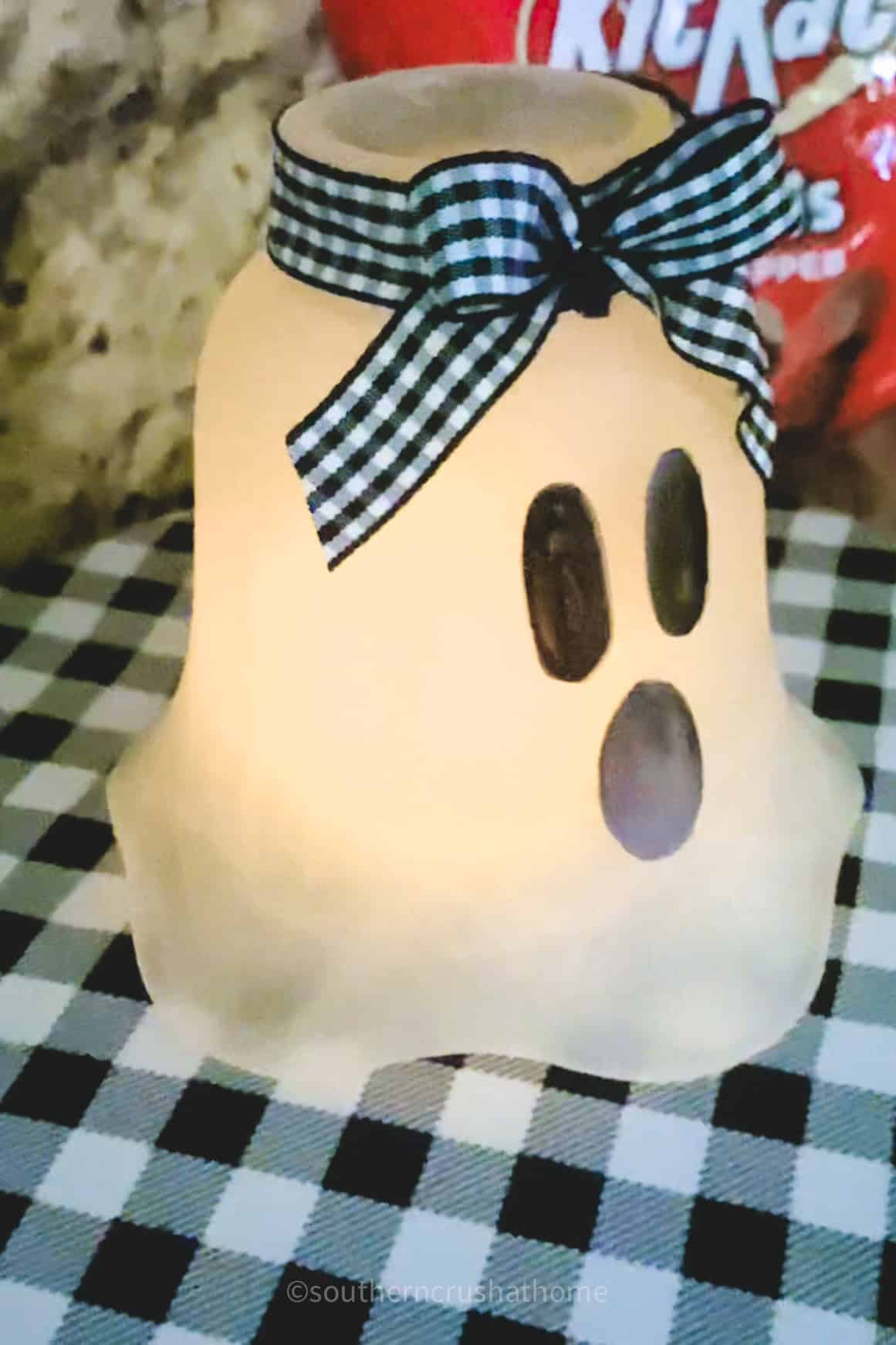 Easy Halloween Ghost Lights Using Pendant Light Shades + 21 Ideas ...