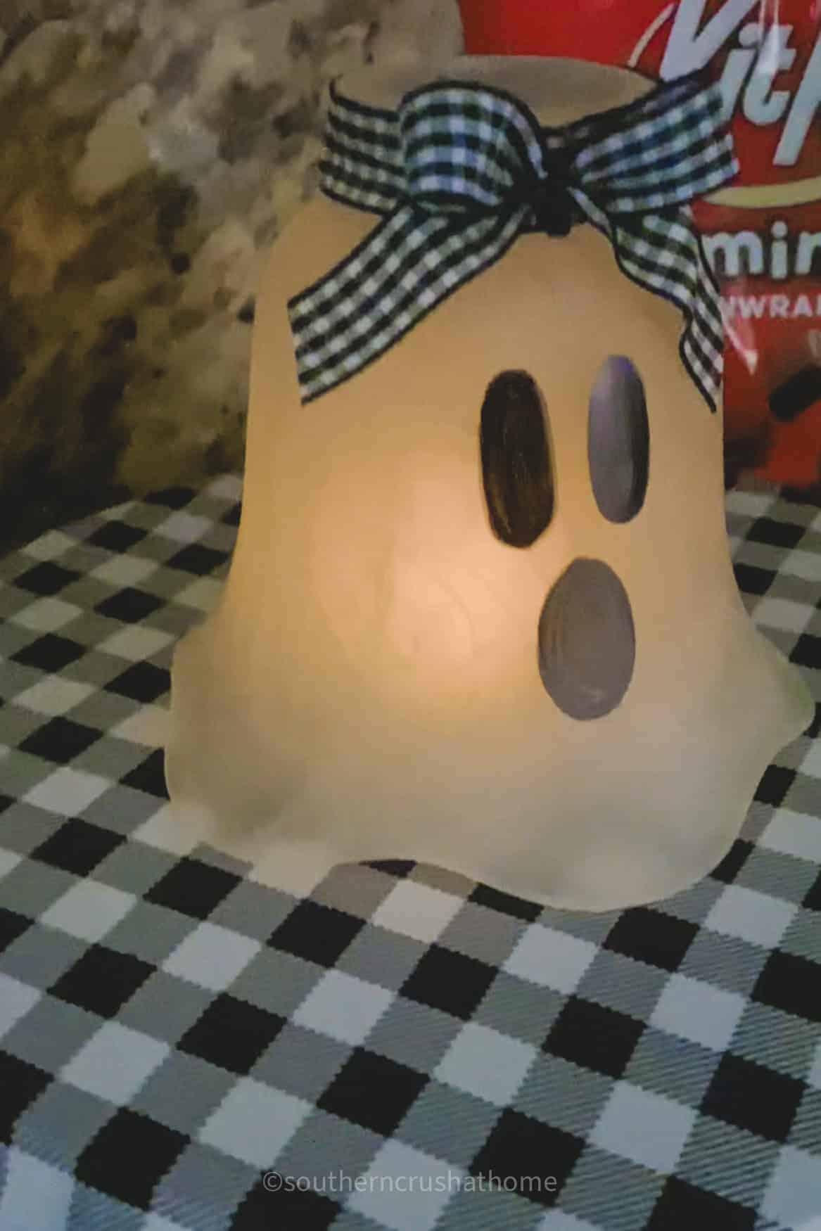 Easy Halloween Ghost Lights Using Pendant Light Shades + 21 Ideas ...