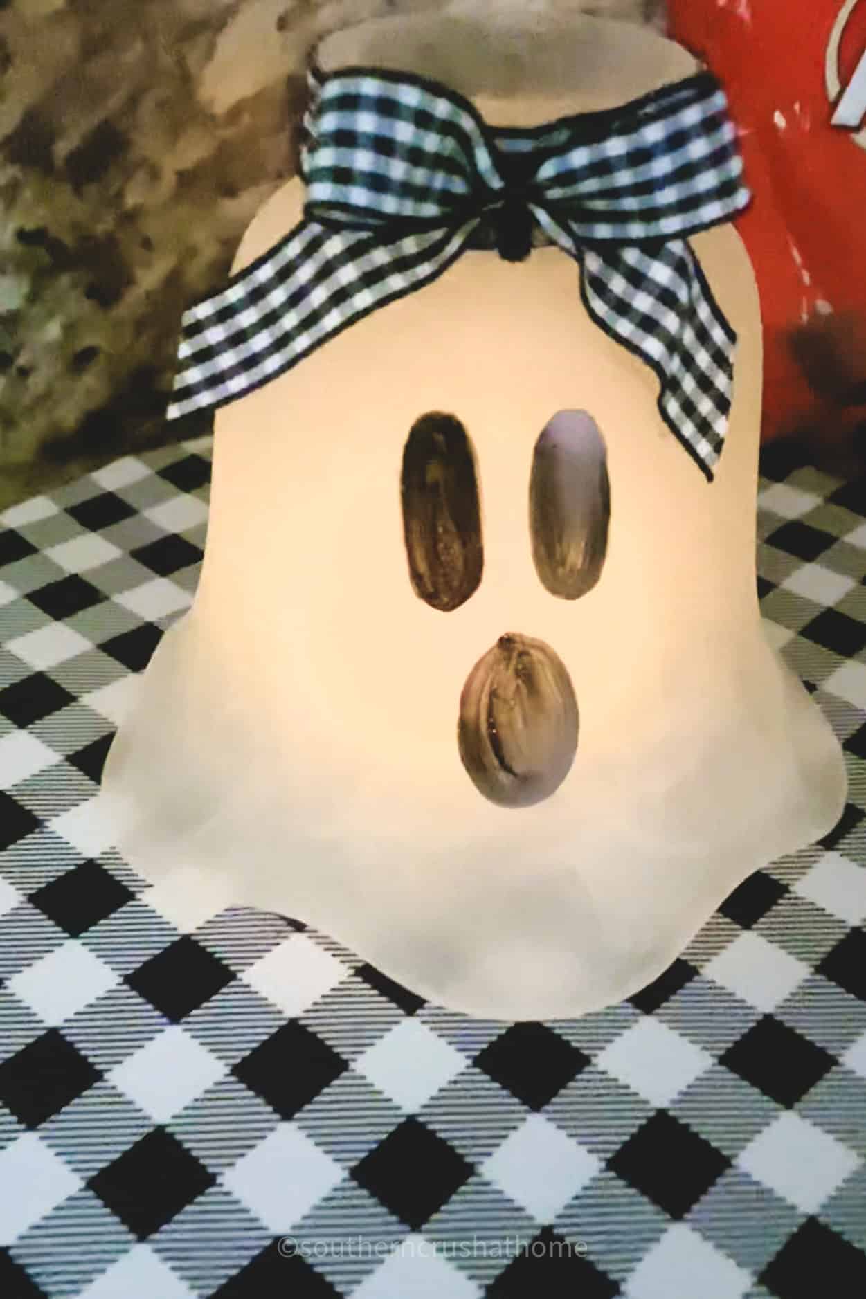 Easy Halloween Ghost Lights Using Pendant Light Shades + 21 Ideas ...