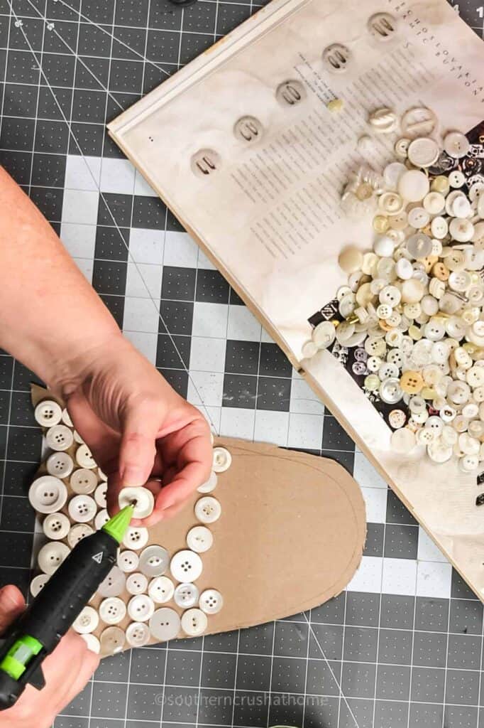 Super Cute Halloween Ghost Using Buttons - Southern Crush at Home