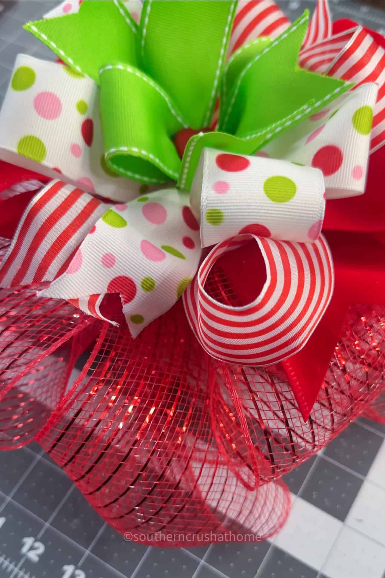 Three Must-Try Christmas Bows to Make Your Holiday Decor Pop ...