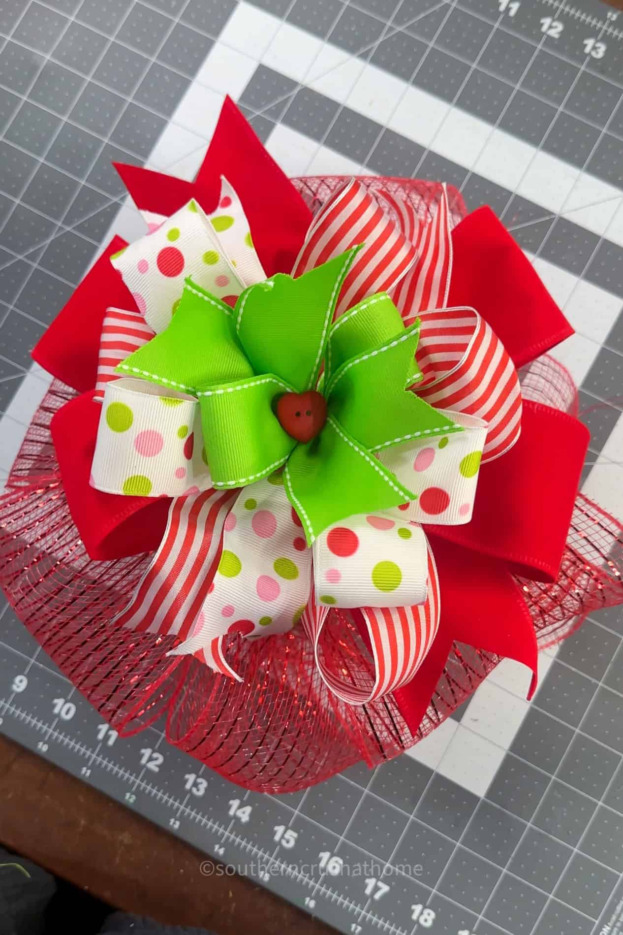 Three Must-Try Christmas Bows to Make Your Holiday Decor Pop ...