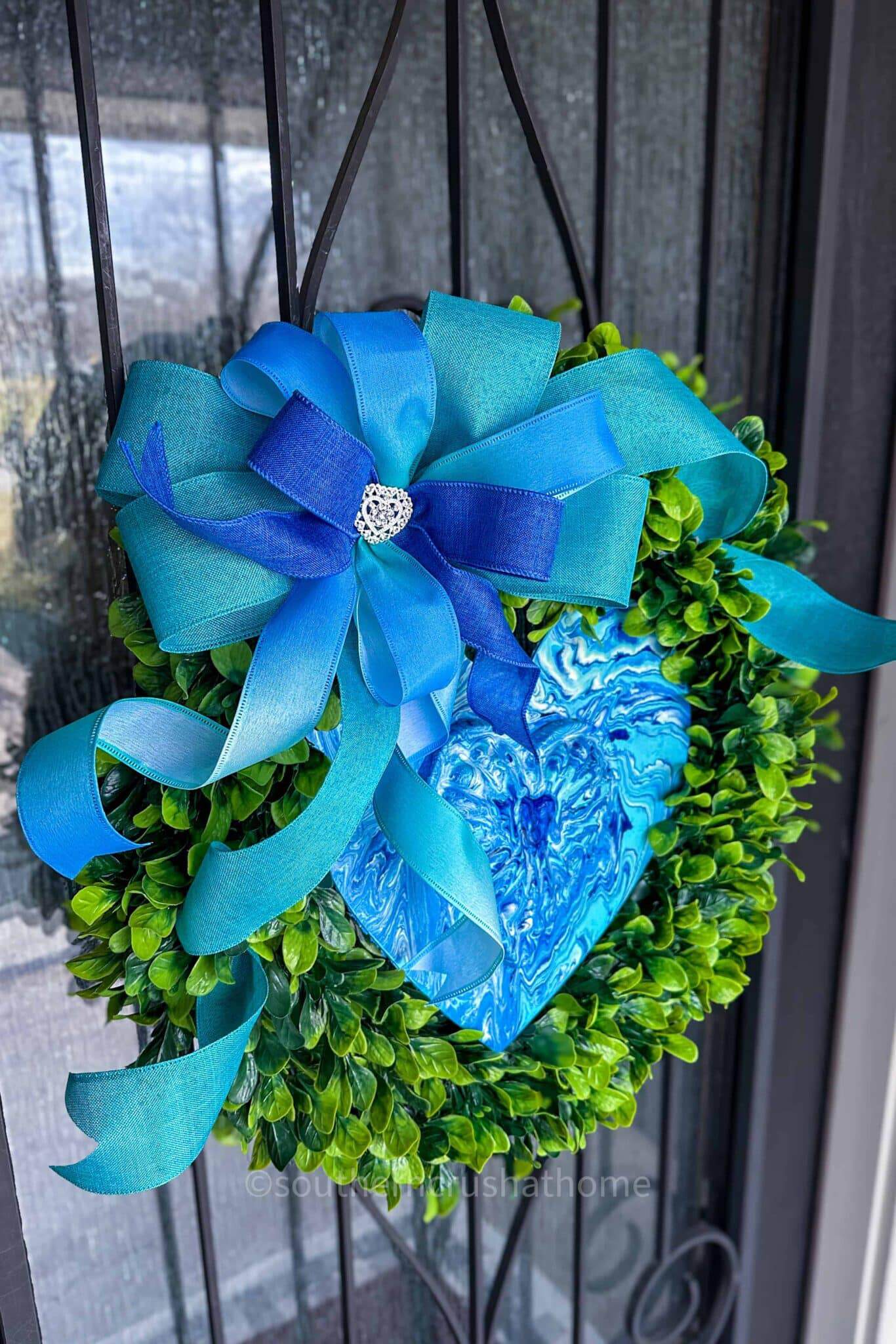 Easy Heart Wreath with Acrylic Pour Painting - Southern Crush at Home